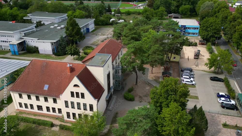 Video „Empty schoolyard. Breathtaking aerial view flight long panorama ...