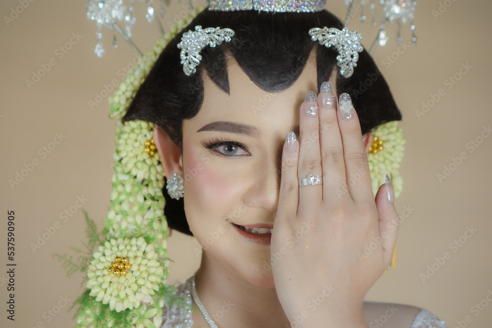 Beautiful model, wearing Javanese Indonesian wedding dress. Stock Photo ...