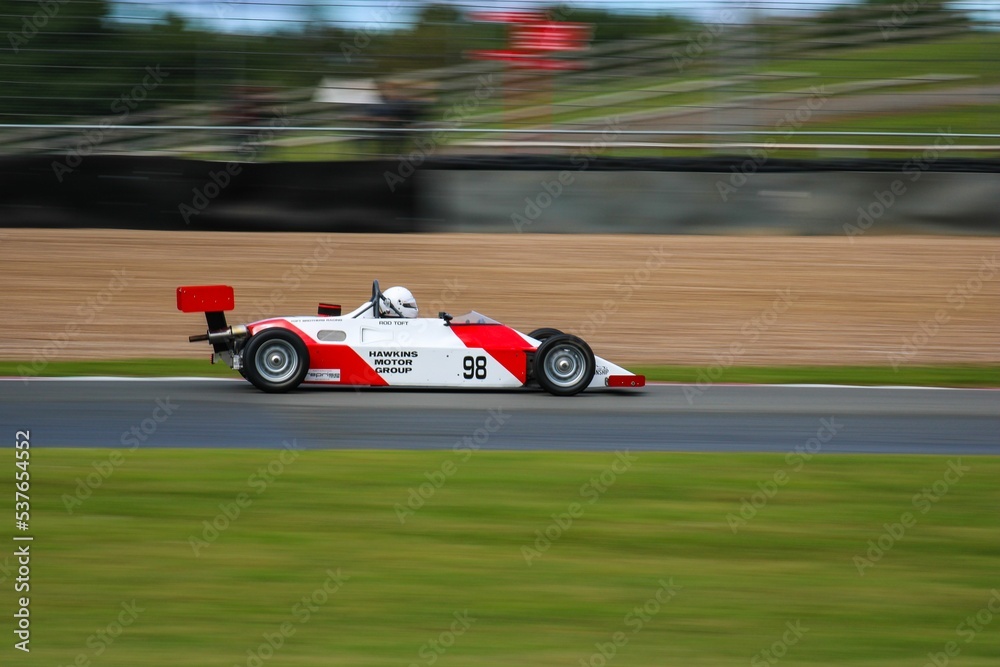 Old Formula car racing in the Monoposto series at Donington Park ...