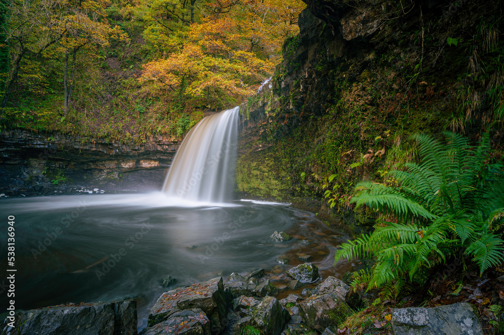 Autumnal waterfall along the Four Waterfalls walk, Waterfall Country ...