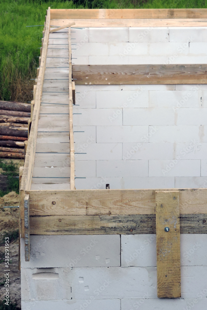 A wooden formwork joined with metal pins for a reinforced concrete band ...