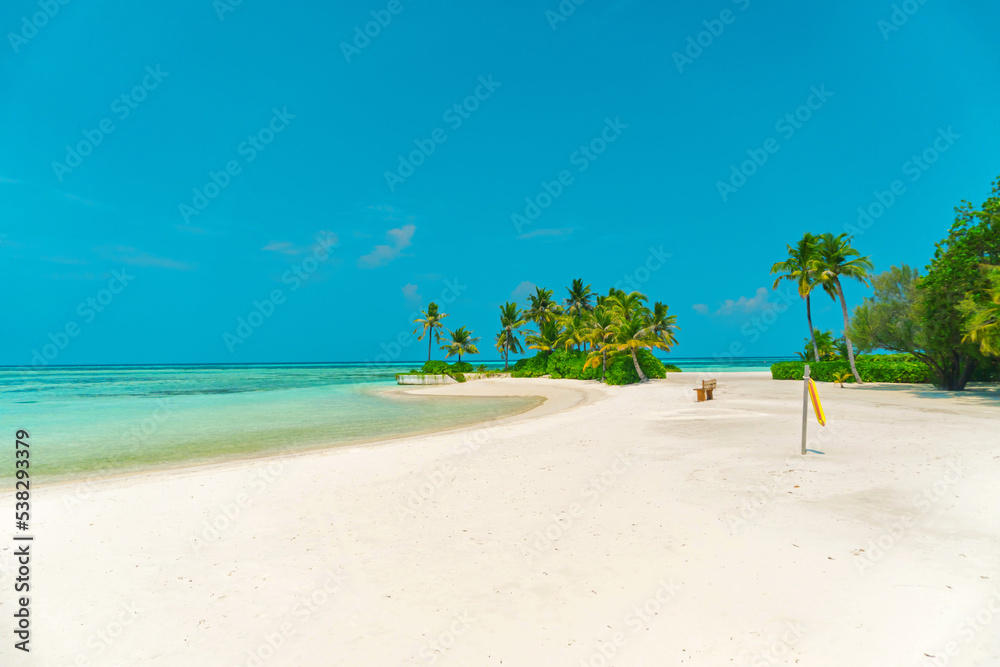 The beauty of the beaches and seas of the Maldives islands that attract ...