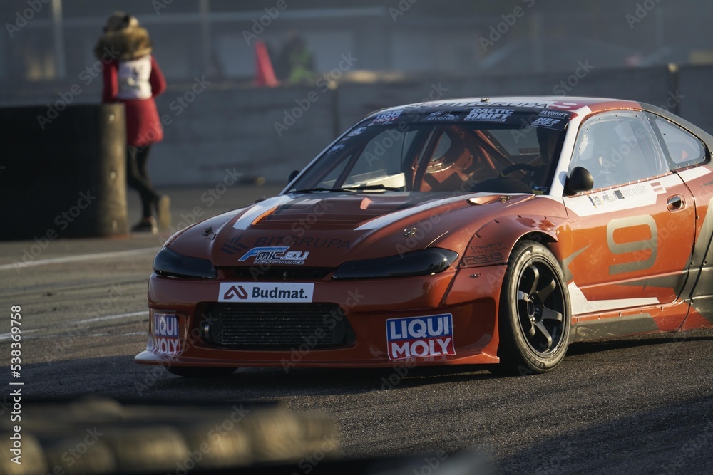 Stockfoto 11-05-2022 Riga, Latvia a race car driving down a race track ...