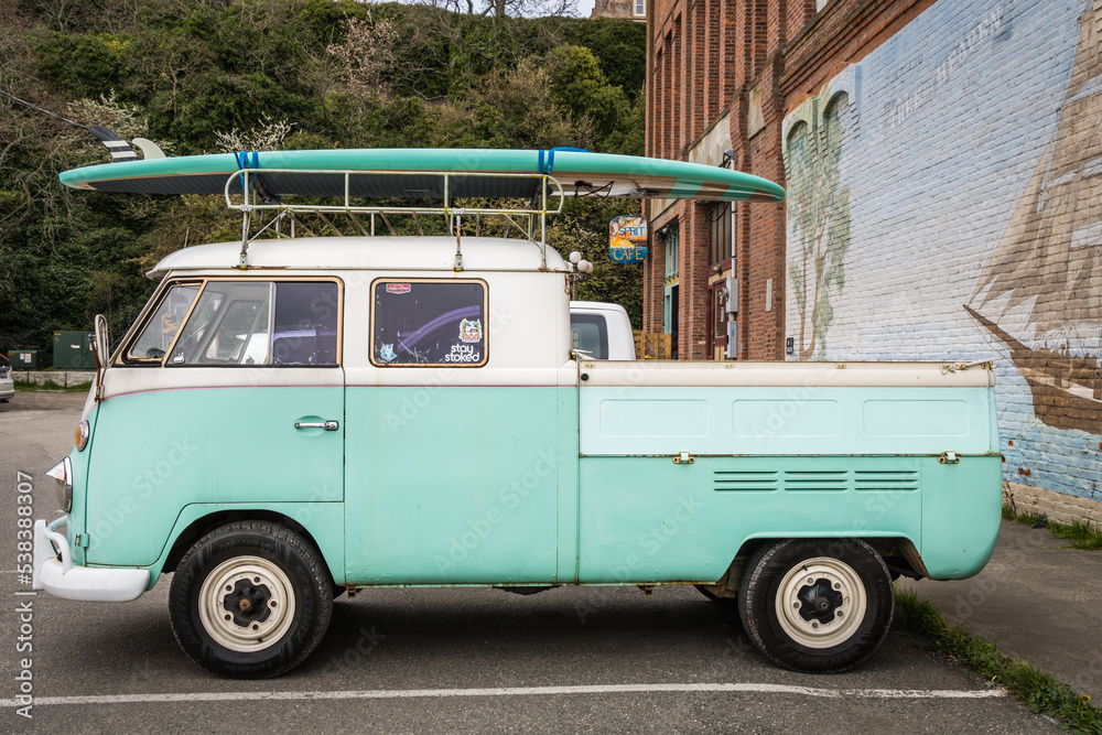 Port Townsend, WA, US-March 25, 2022: Vintage 1960s blue-green VW kombi ...