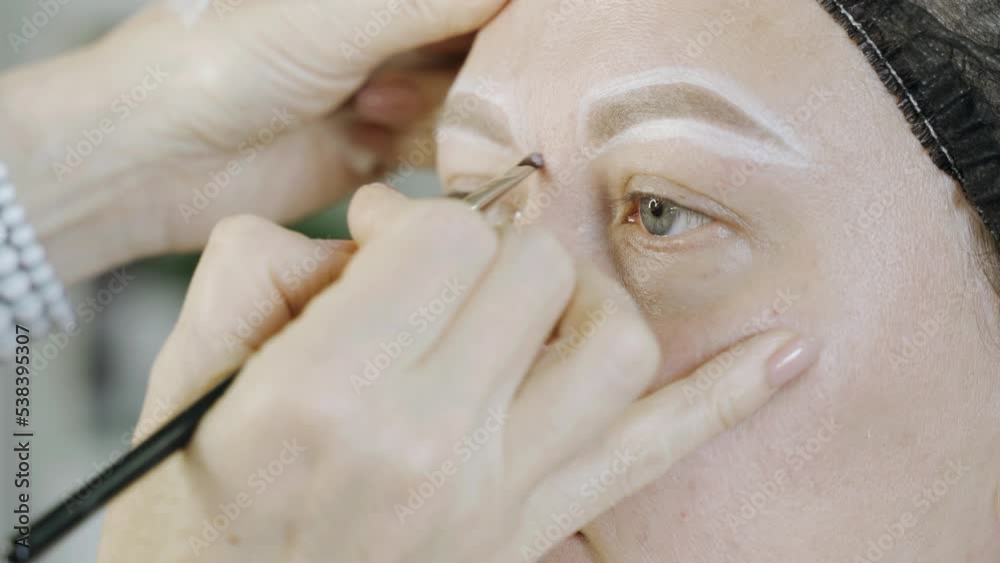 Coloring with white lines the design of the shape of the eyebrows on ...