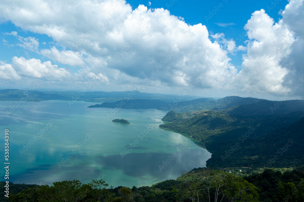Lago de Ilopango, es un lago de origen volcánico en El Salvador ...