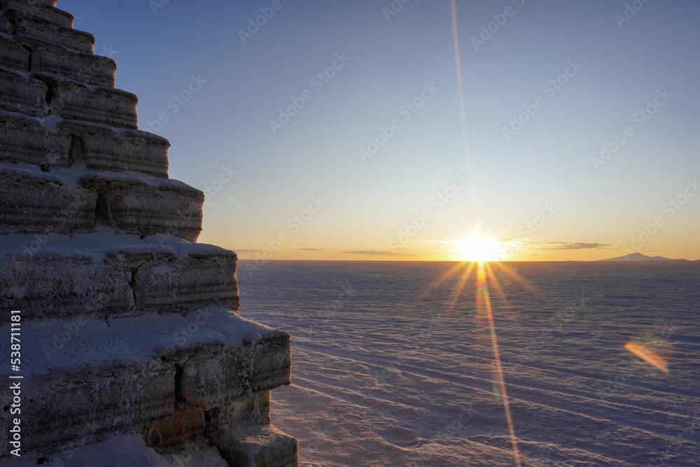 Foto de Salar (salt flat) de Uyuni. Escaleras al cielo (Stairs to ...