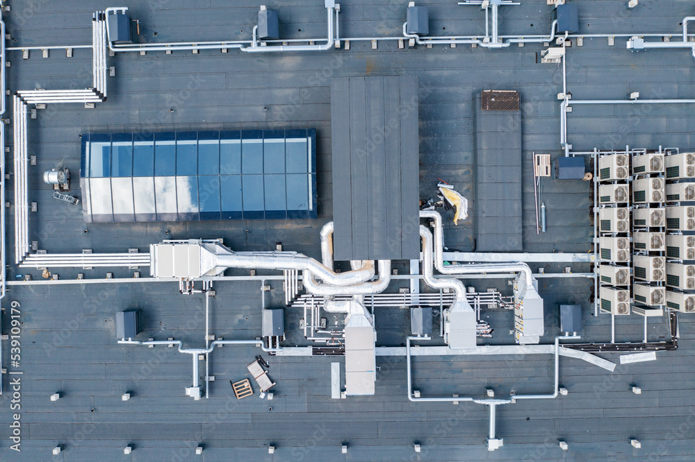 Foto de air ventilation flow system on the roof of the building. vent ...