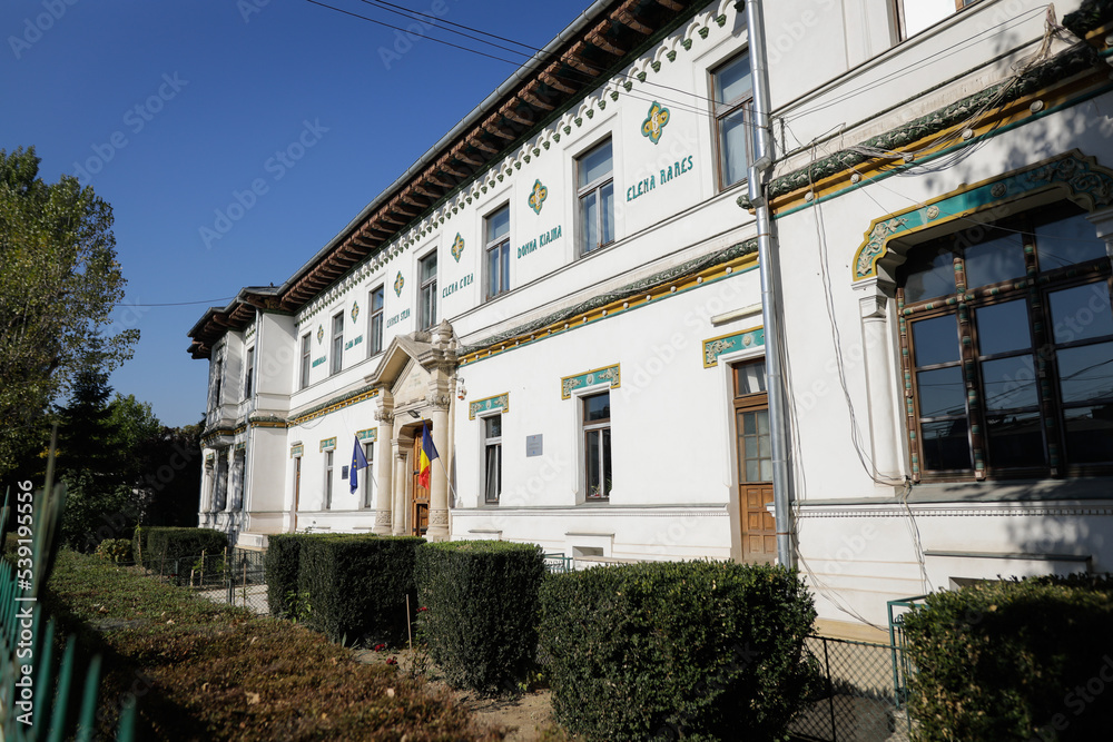 Foto de Details with the exterior of Scoala Centrala National College (high school) in Bucharest ...