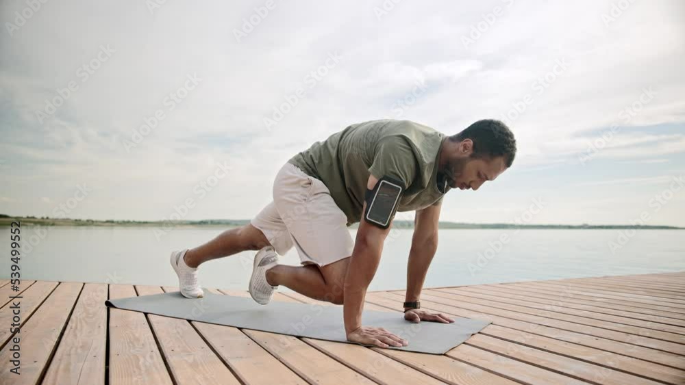 Vidéo Stock Close up of African American young fit male athlete working ...