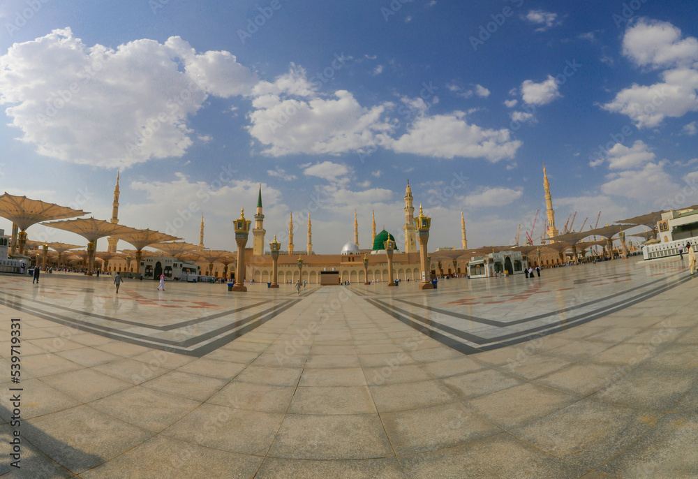 MADiNAH , SAUDi ARABiA - Masjid An Nabawi Stock Photo | Adobe Stock