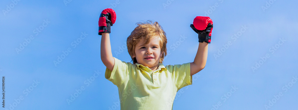 Foto de Children boxing. Sports man, boxing little boy in red boxing ...