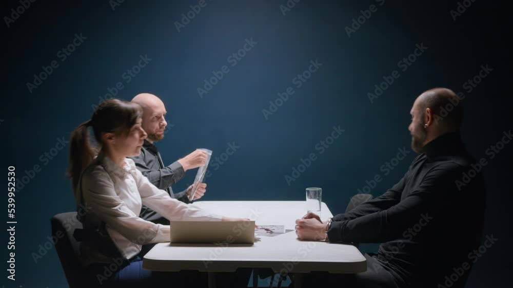 Vídeo do Stock: Two detective cops interrogate murder suspect. Police ...