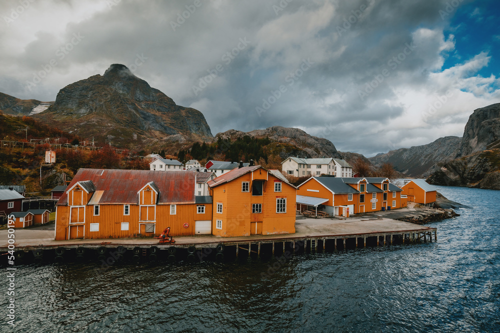 Beautiful and colorful autumn in the Lofoten archipelago in Norway ...