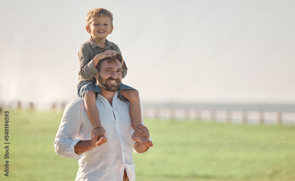 Foto de Father, child and summer vacation outdoor in nature for family ...