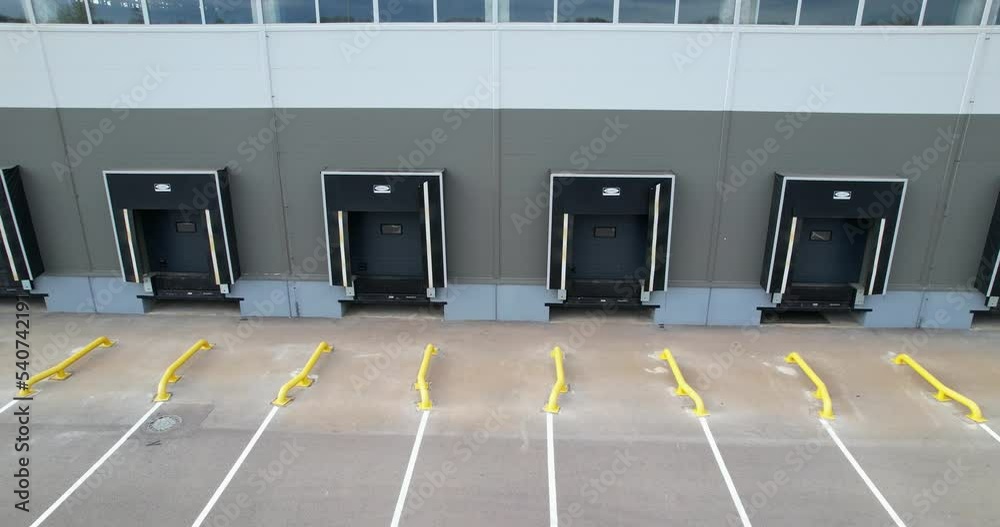 Warehouse gates for loading and unloading cargo in a distributed center ...