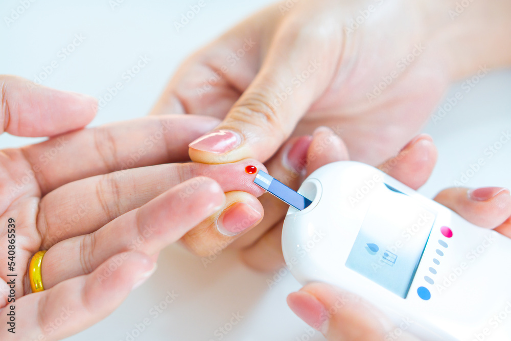 Fotka „The doctor is using a blood glucose meter. with a state-of-the ...