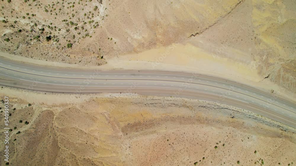 Vidéo Stock Aerial view of interstate 70 in Utah nearby Canyon. The ...