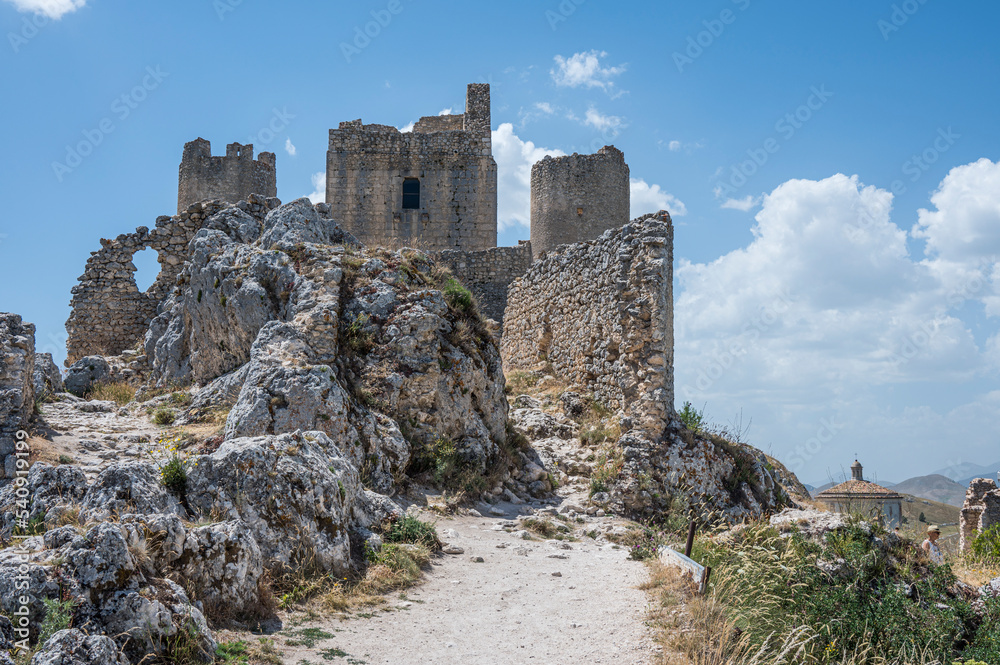 the beautiful castle of Rocca Calascio and where the film Ladyhawke was ...