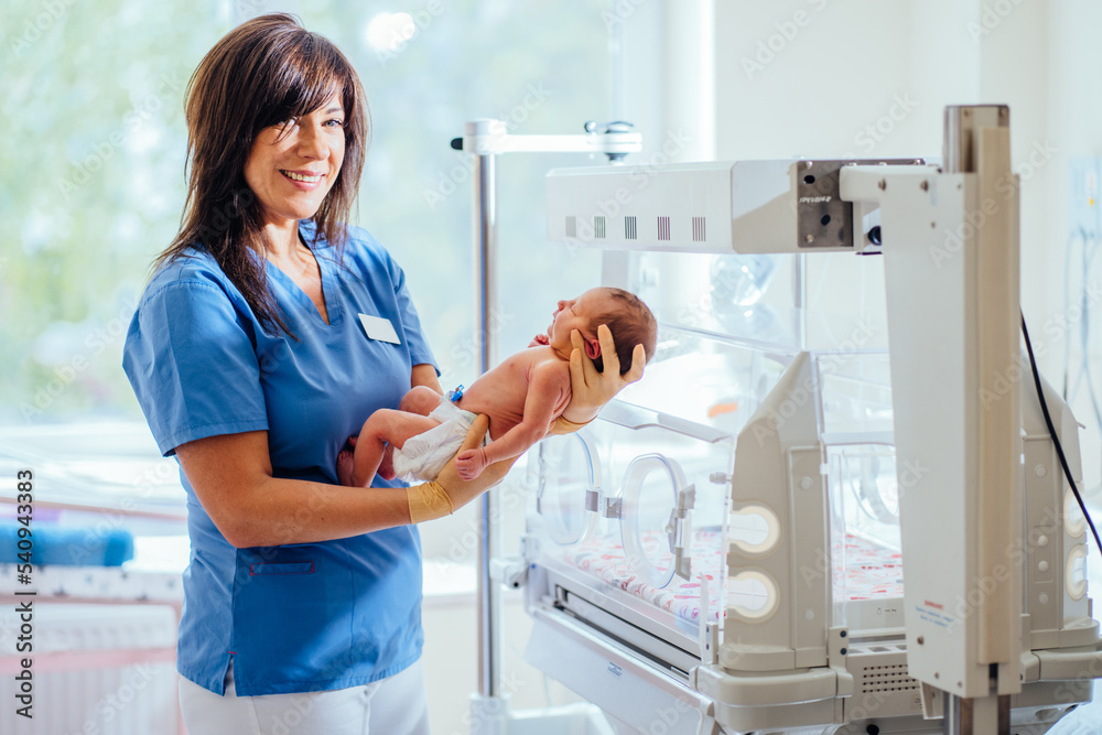 Health care concept. Doctor pediatrician holding newborn infant baby ...