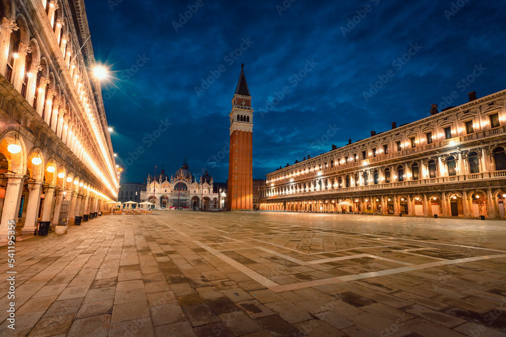 Night view of St. Mark's Square (San Marco) with its famous cathedral ...