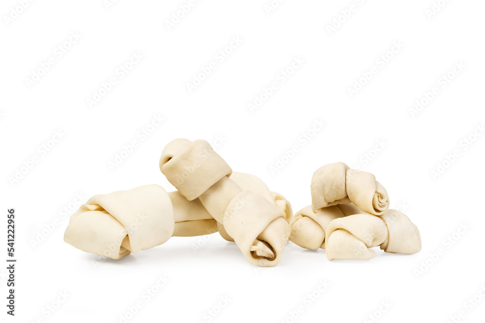 Huesos para perro sobre un fondo blanco liso y aislado. Vista de frente ...