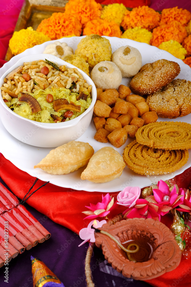 Diwali snacks Diwali faral, Diwali Special sweet and salty snacks ...