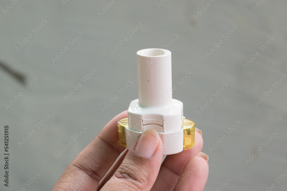 Dry powder inhaler or DPI device for deliver medication to the lungs in ...
