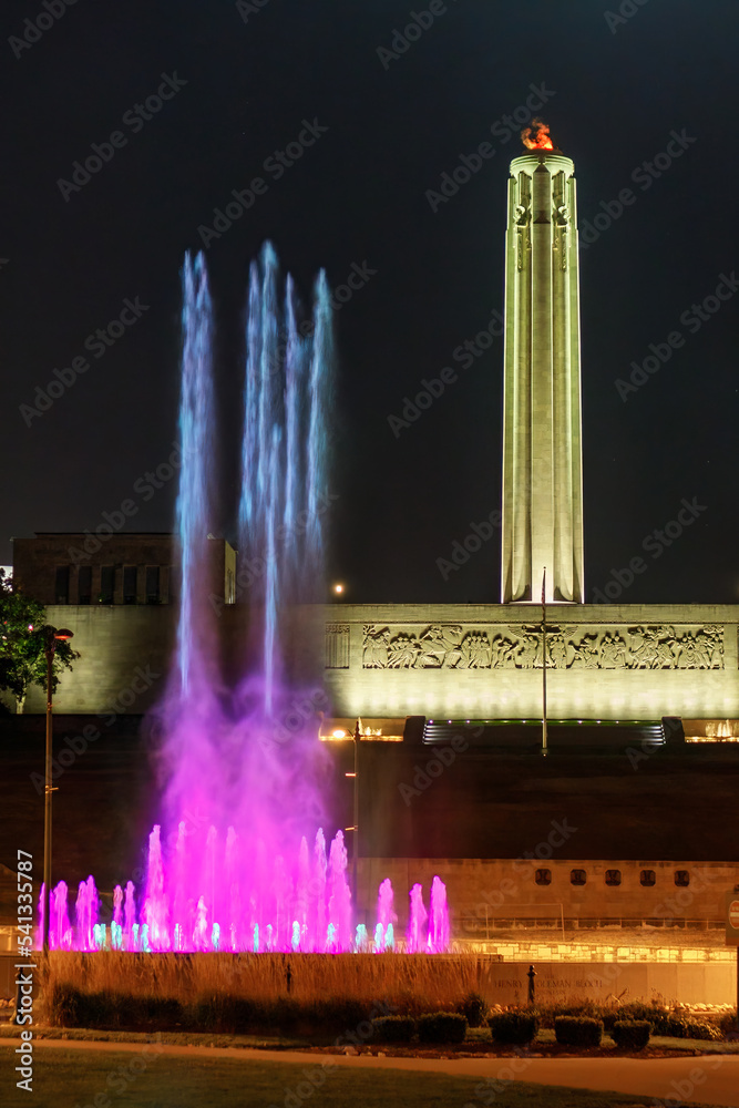 Kansas City World War 1 memorial with illuminated fountain in ...
