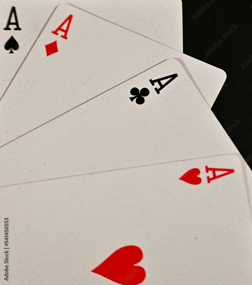 Fondo con detalle y textura de cartas de baraja francesa, con 4 ases ...