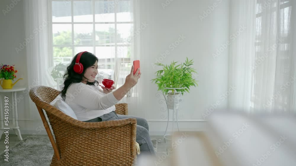 Fat Asian woman taking selfies, she is confident in her beauty to show ...