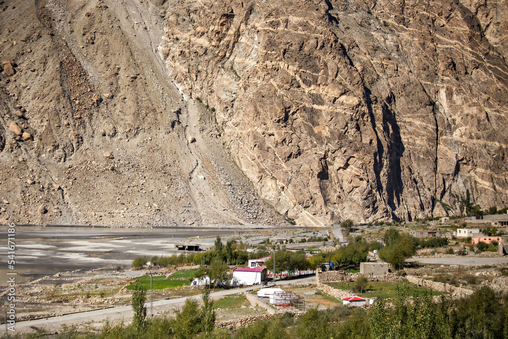 The Khunjerab Pass landscape, the highest-paved international border ...