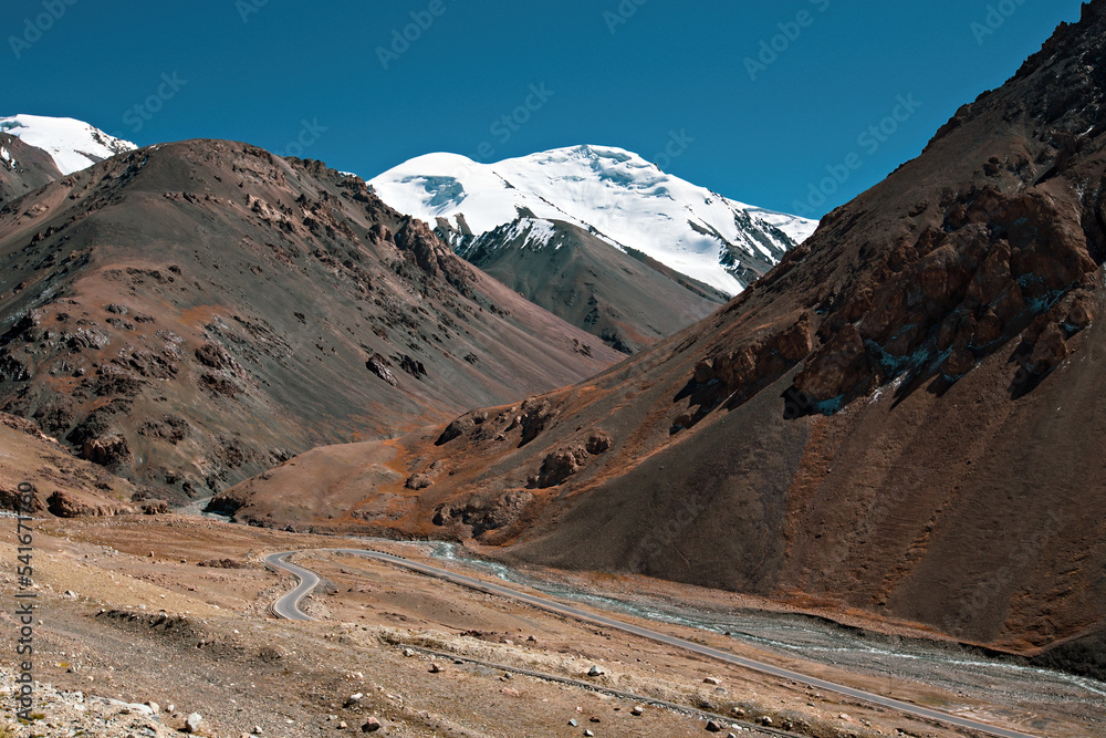The Khunjerab Pass landscape, the highest-paved international border ...