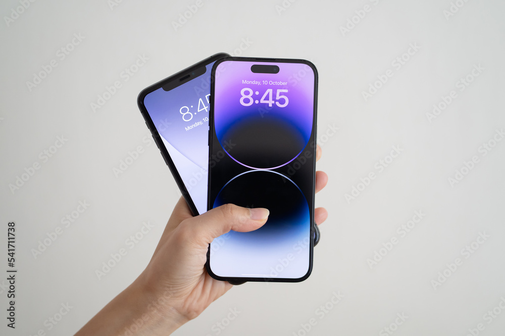 PENANG, MALAYSIA - OCT 10, 2022: Hand holding Apple iPhone 14 Pro Max ...