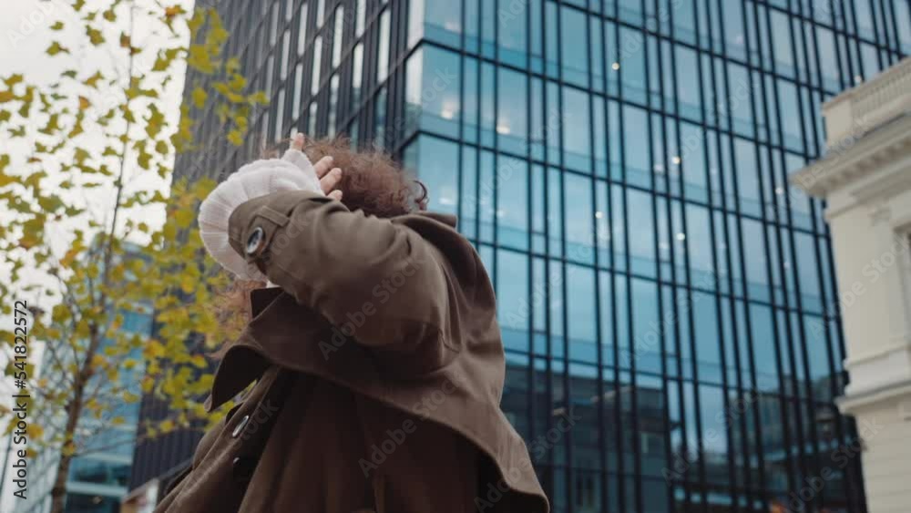 Vidéo Stock Slow motion happy young lady posing city street looks into ...