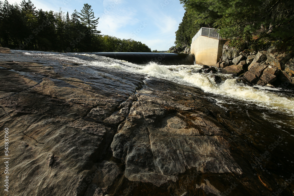 Barrage Jean-Noël Côté au Lac Long, Portneuf. Dam at the end of the ...