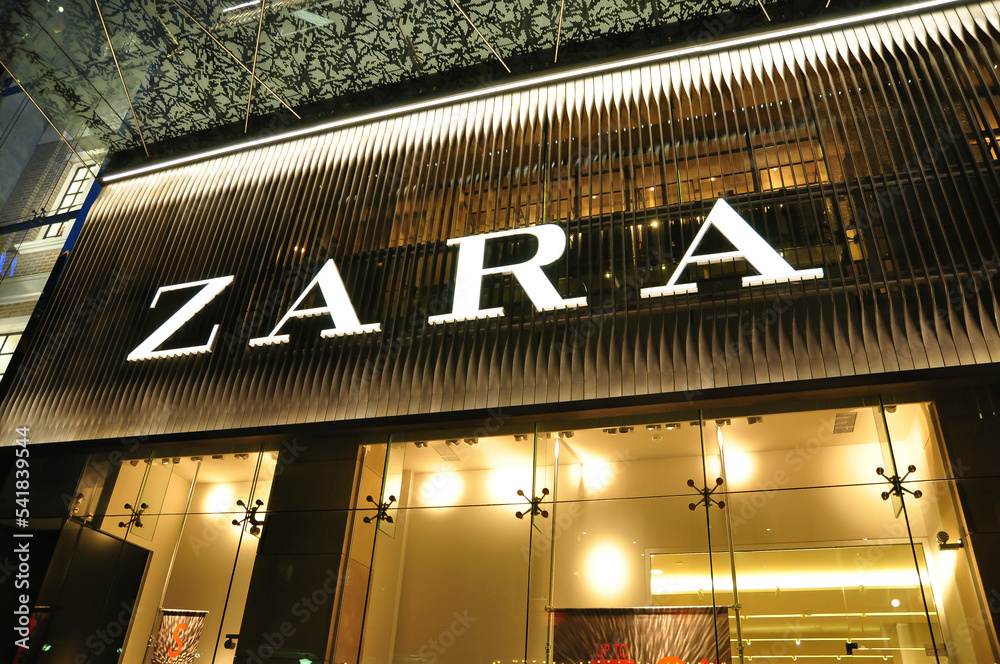 SYDNEY, AUSTRALIA. – On January 6, 2012. - Zara fashion clothing and ...