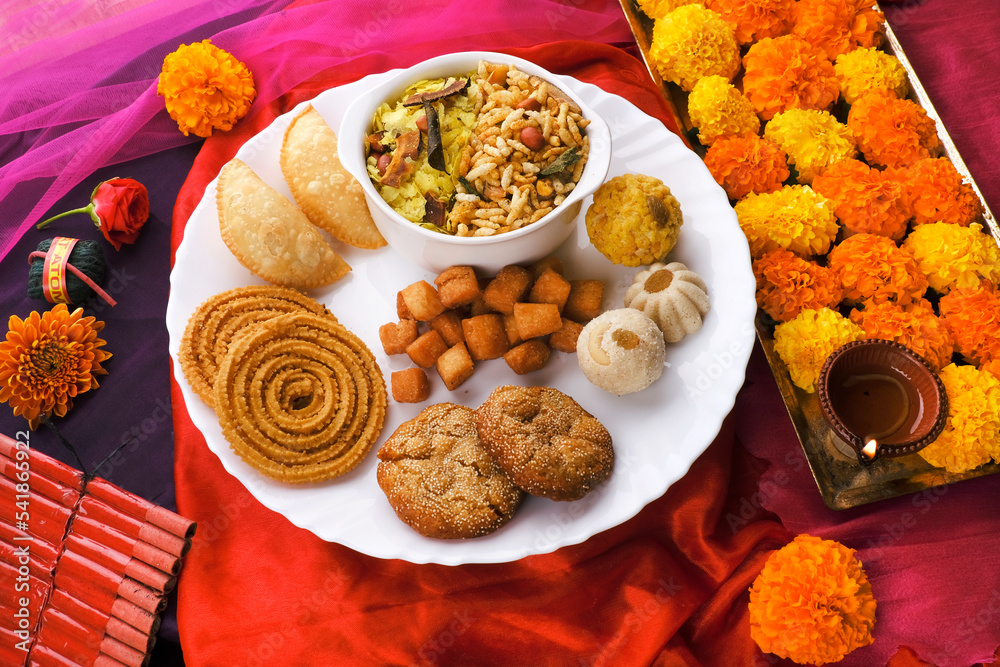 Diwali snacks Diwali faral, Diwali Special sweet and salty snacks ...