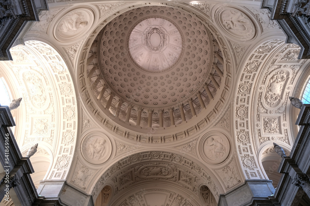Breathtaking architecture details of panoramic dome columns scenic ...