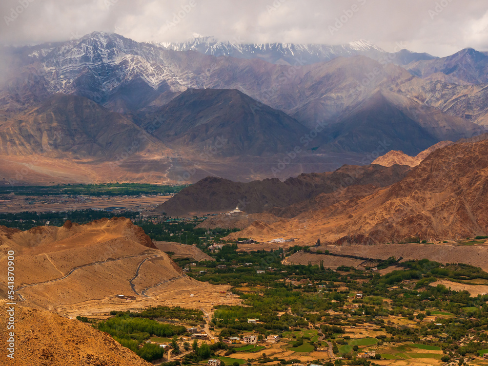 Panoramic view of Ladakh valley. Stock 写真 | Adobe Stock