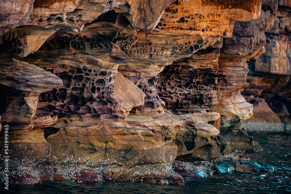 Foto de Waterline of the King George River illustrating the power of ...