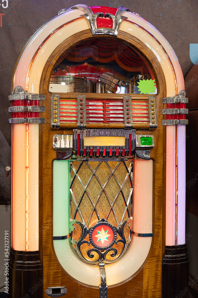 Details of Retro Jukebox: Music and Dance in the 1940s and in the 1950s ...