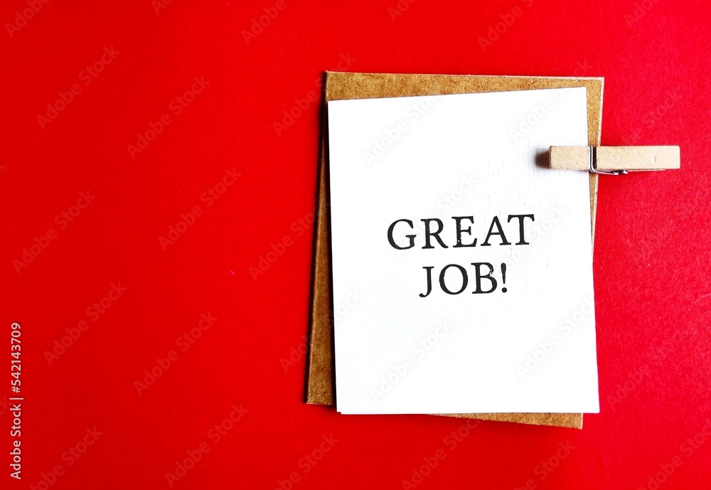 Note stick on red copy space background with text GREAT JOB!, to praise ...