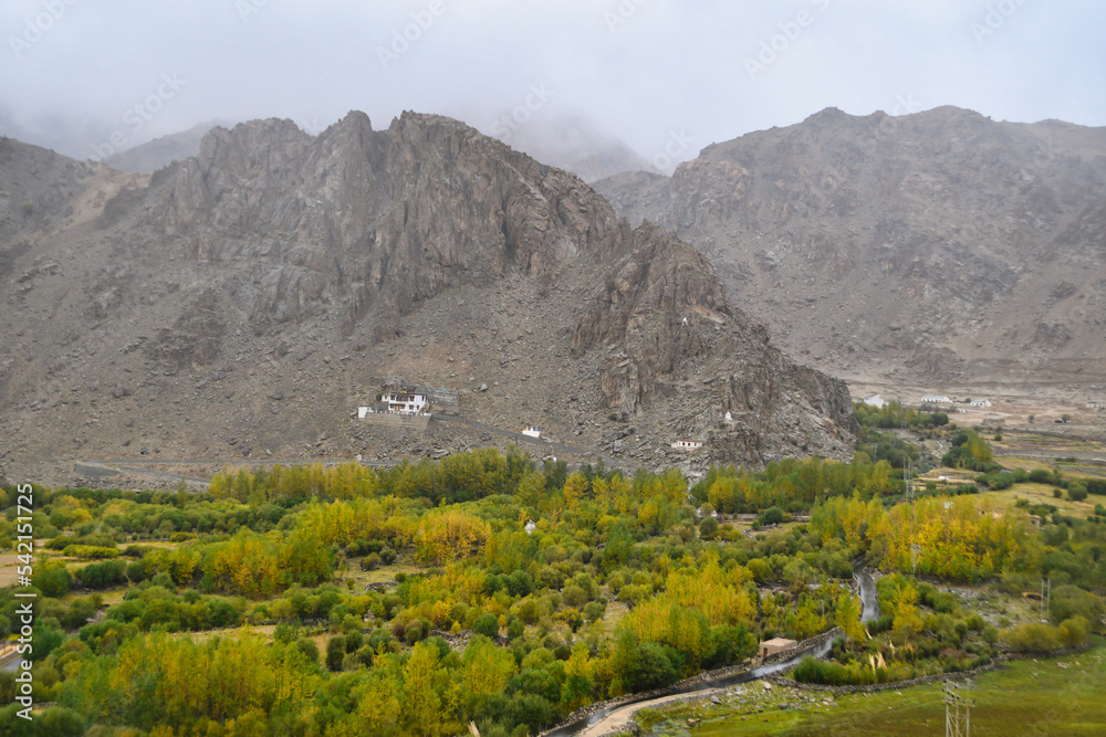 Foto de Khardung La is a mountain pass in the Leh district in Ladakh ...