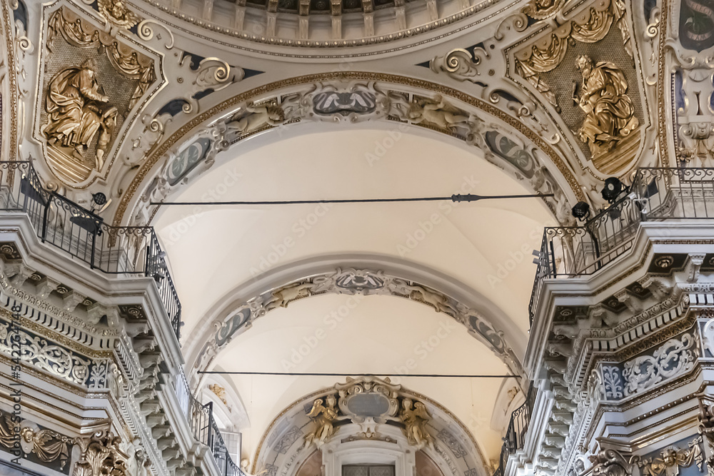 Foto de Interior of Catholic Cathedral of Sainte Reparate (Basilique ...