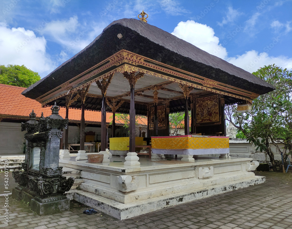 Bale Piasan is a place to prepare offerings and a place for priests to ... Bale Piasan is a place to prepare offerings and a place for priests to ...