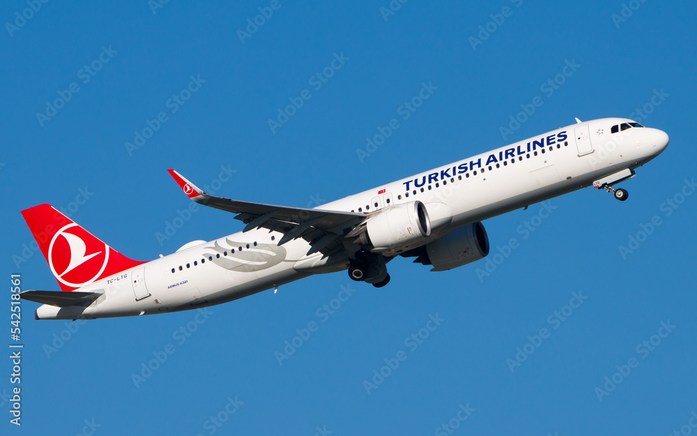 Turkish Airlines Airbus A321 NEO (Airbus A321-271NX) plane takeoff with ...