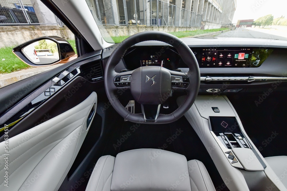 DS 4 Rivoli Cross. Cabin interior - driver's workplace. 05-11-2022 ...