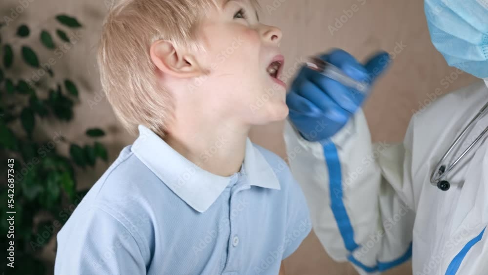 Kid getting polio drops. Doctor making to Child Oral Vaccination ...