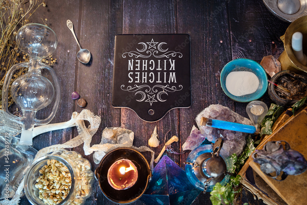 Stockfoto Alchemical lab with historical pelican vessel. Cristals ...